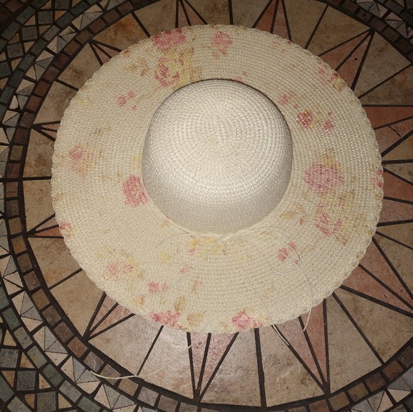 Charming Charlie | Accessories | Large Brim Paper Floral Sun Hat New ...
